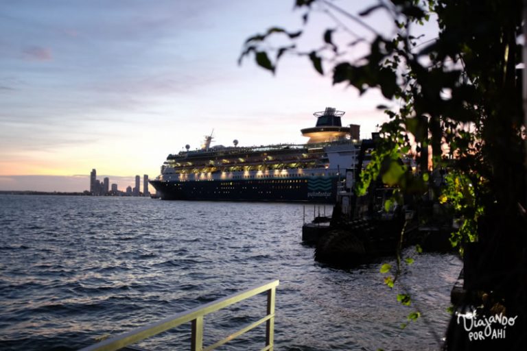 Catadora de mares en un crucero por el Caribe